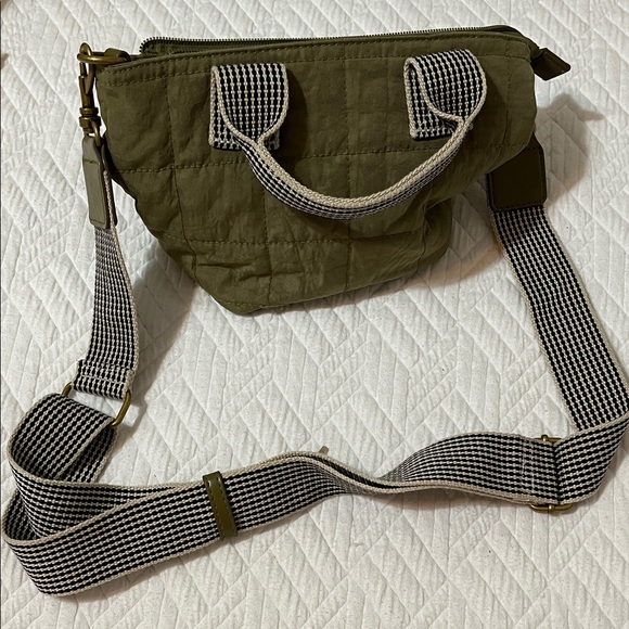 Universal Thread | Bags | Universal Thread Olive Quilted Bag | Poshmark